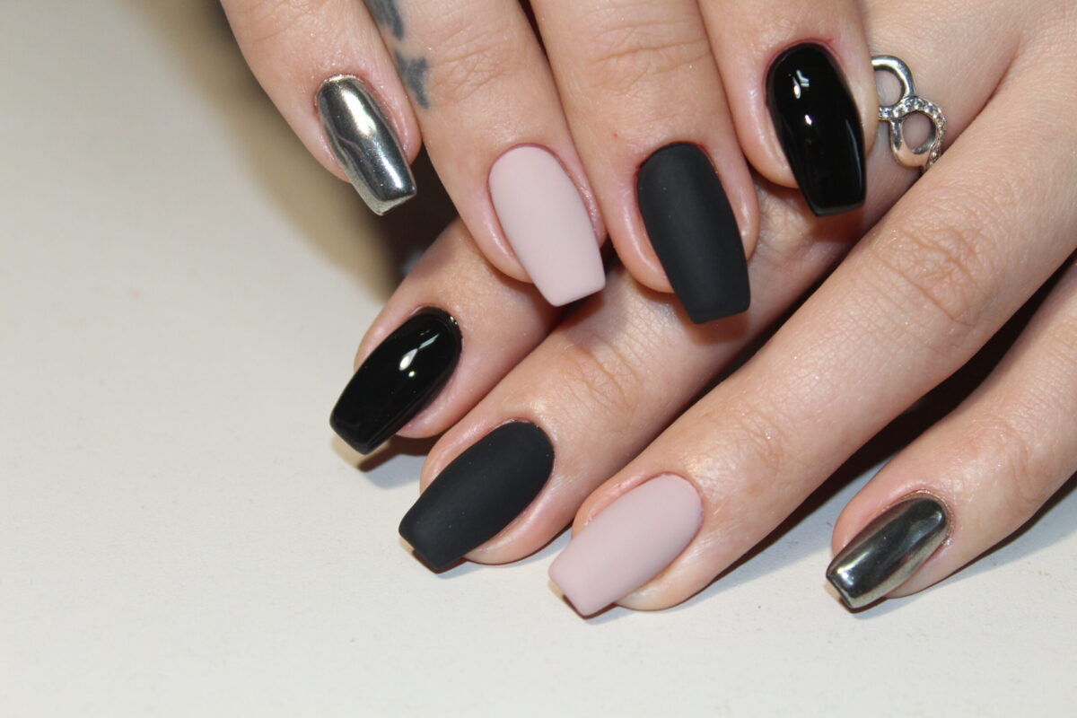 Types of Nails: Shapes, Styles and Manicure Options in 2025